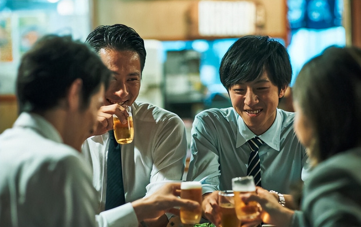 The 3 most rude behaviors at the dinner are both hated and looked down ...