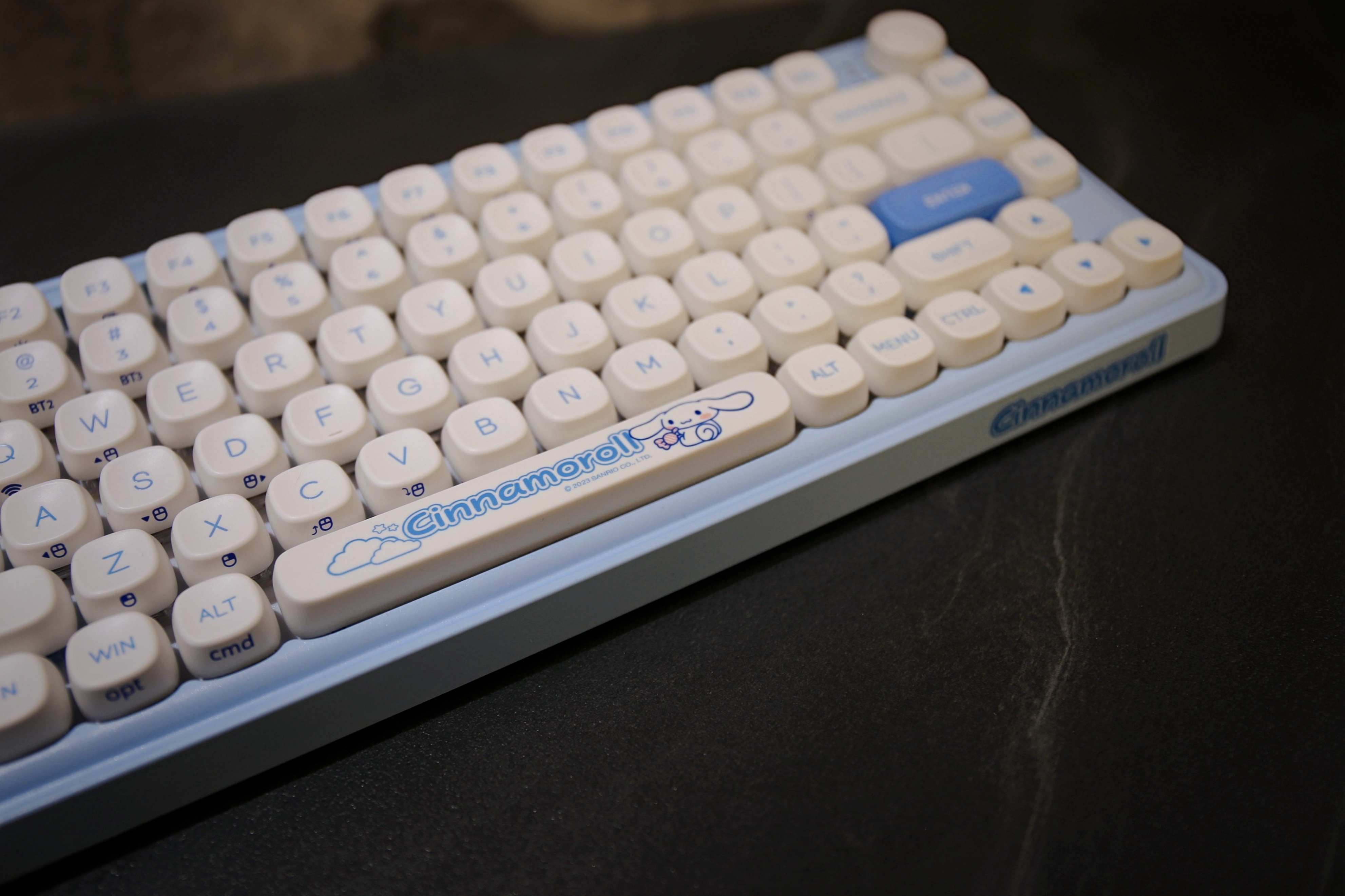 Mengli cures, enjoys tapping, Daryou Cinnamon Dog Custard Sugar ...