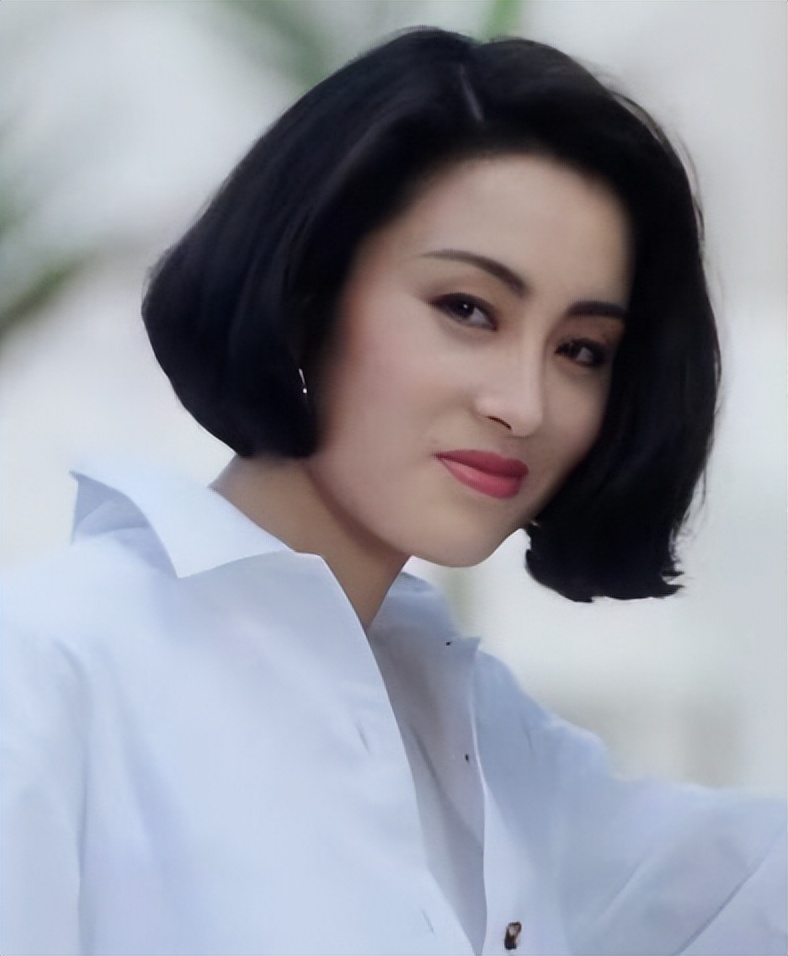 The 55-year-old goddess Zhang Min lost weight like a matchstick while ...