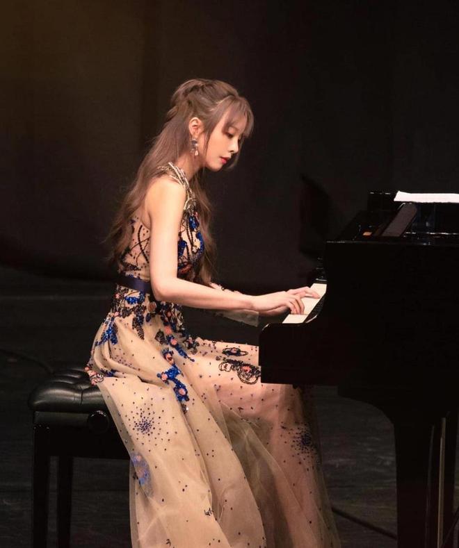 Li Yuanling—Malaysian nerd goddess, with an angel face and a devil ...