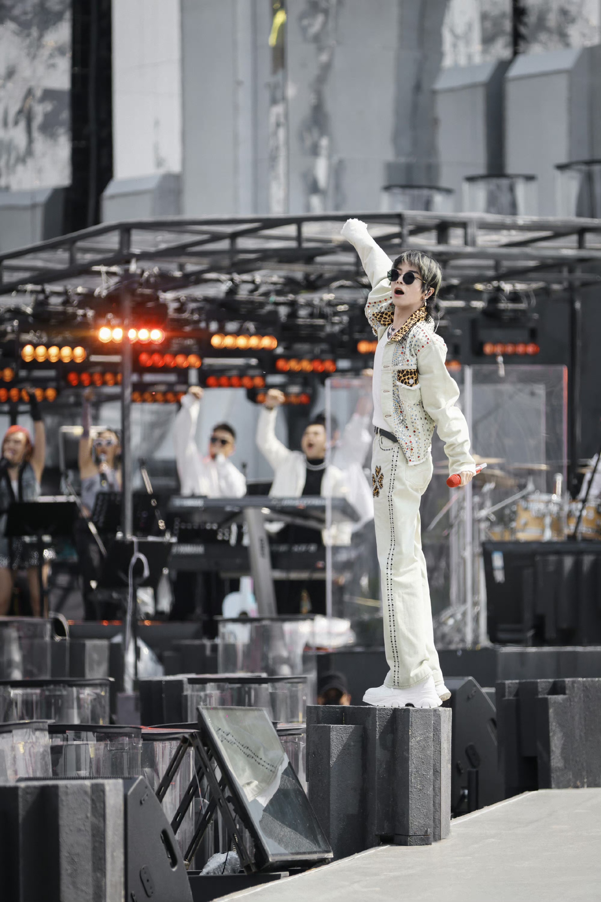 Hua Chenyu's concert has 80 million stage beauty, he really has two ...
