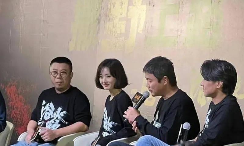 Zhao Liying's premiere was so exciting! The host was an old ...