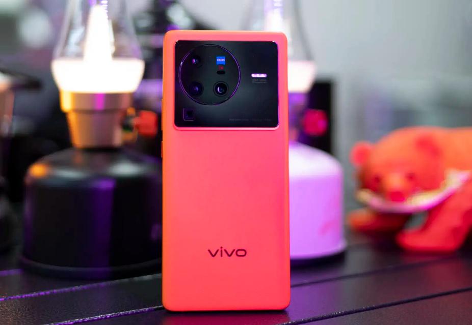 The ceiling of the camera phone, these 3 mobile phones, equipped with ...