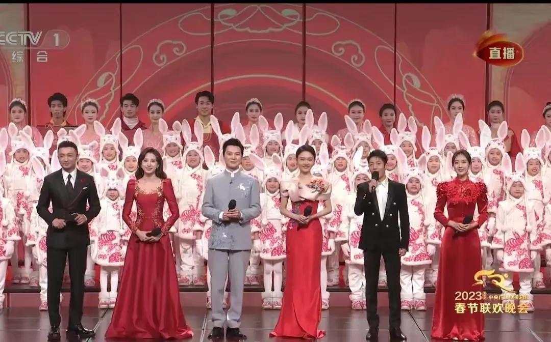 Record the famous scene of my family watching the Spring Festival Gala ...