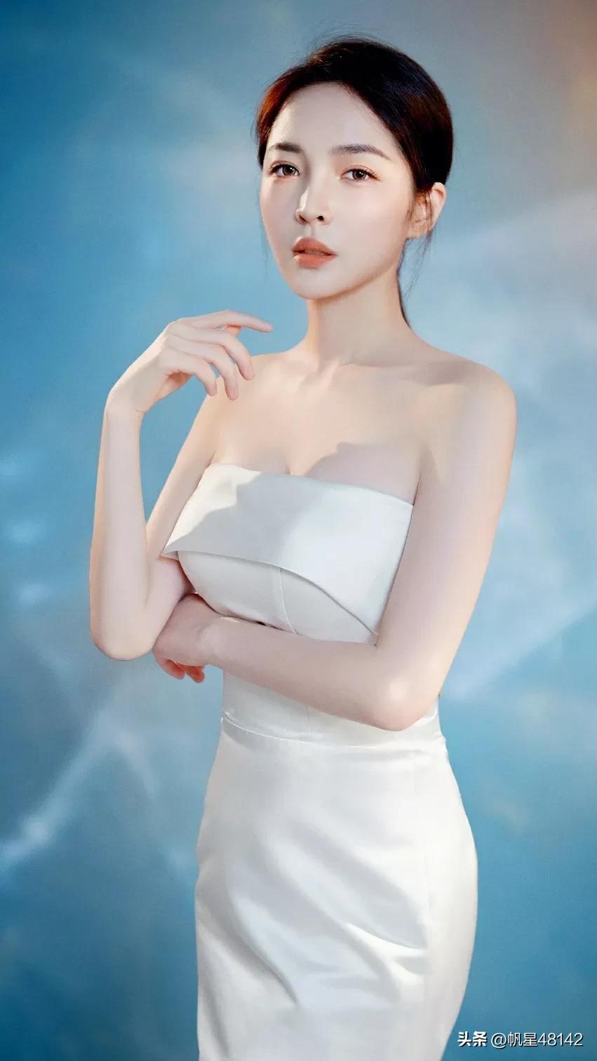 The most beautiful billiards female referee, Wang Zhongyao - iNEWS