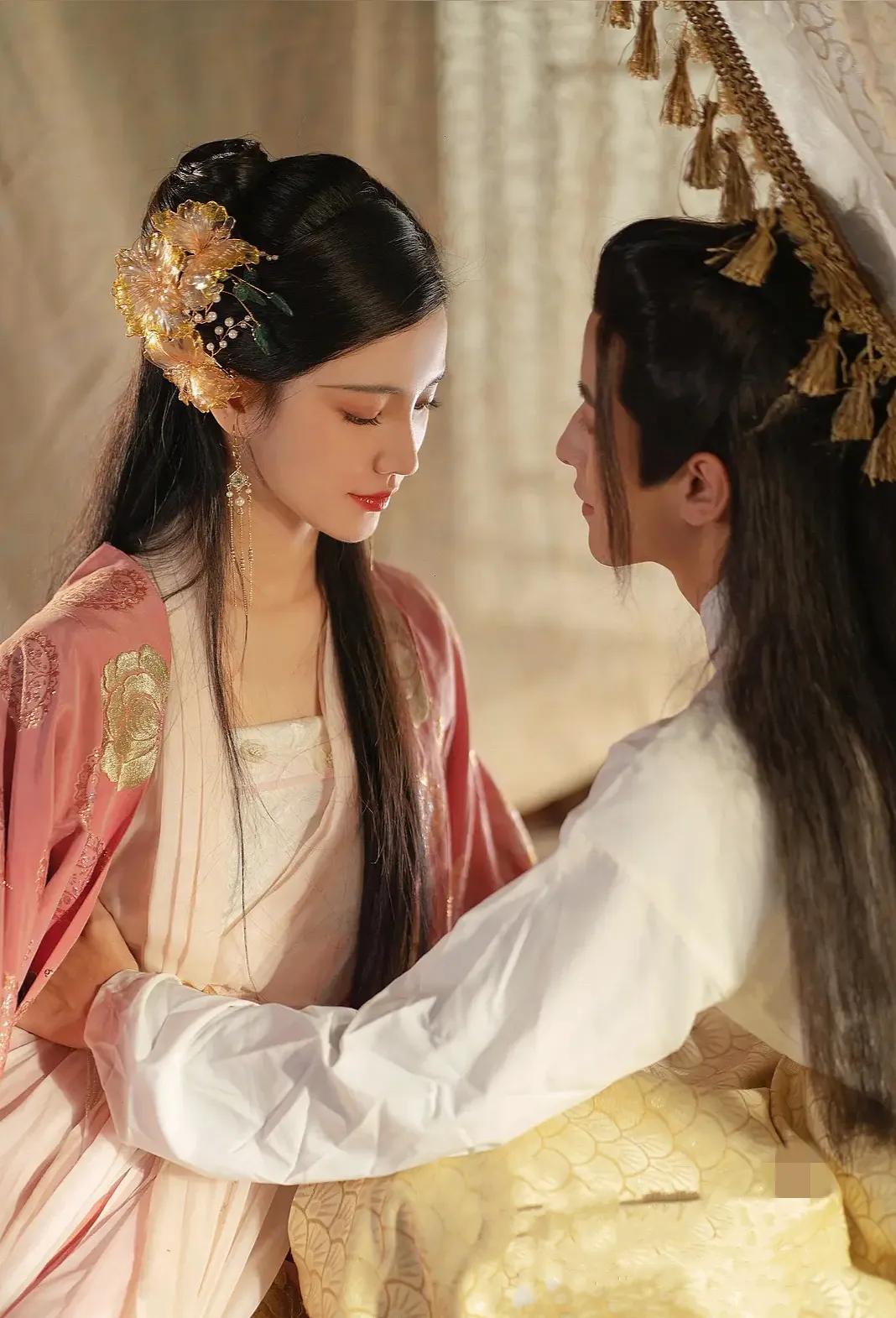 Sharing of beauties in ancient costumes——Qi Xiaxia's Li Yunzhen's ...