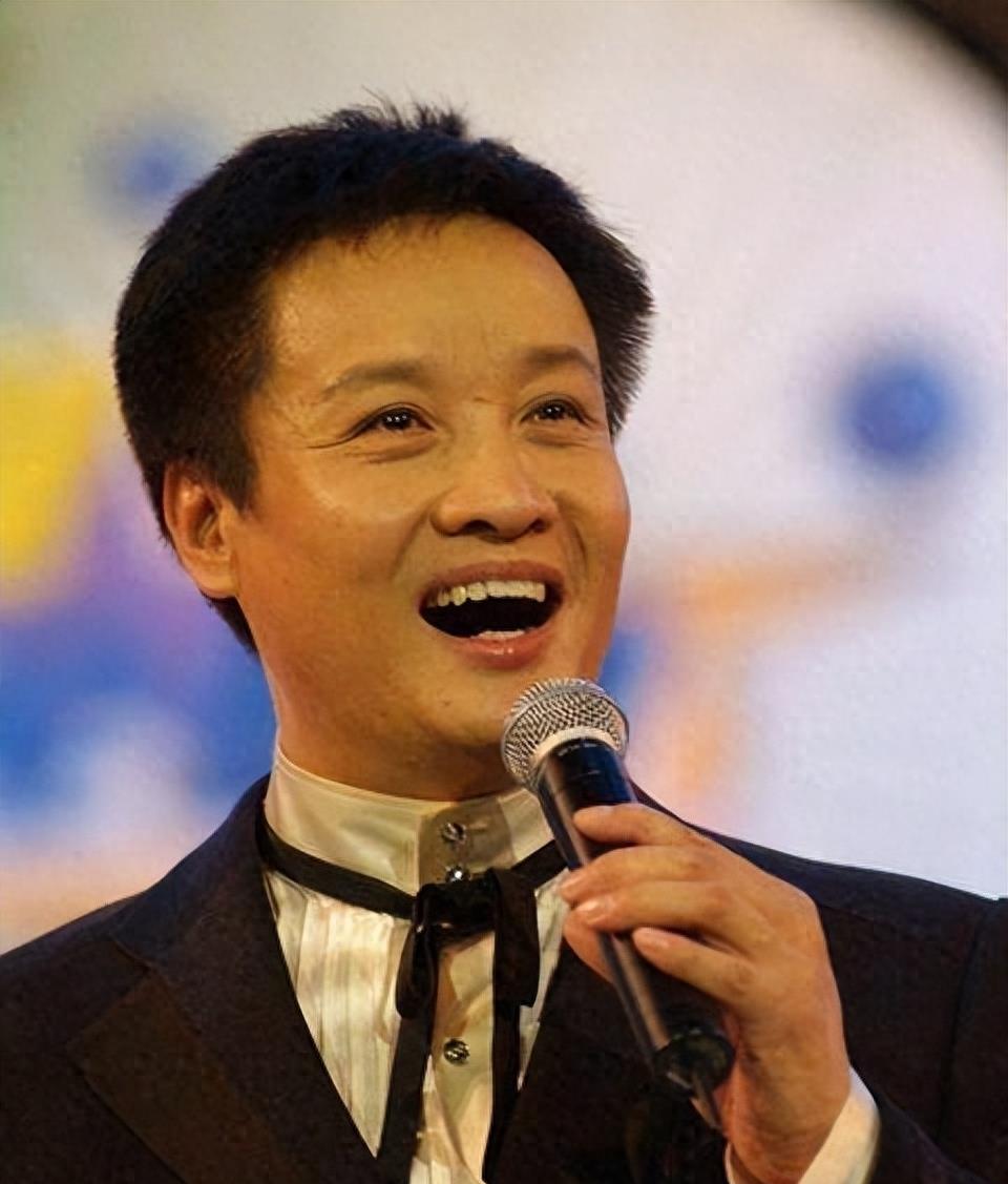 "Little White Poplar" Yan Weiwen: Married his first love at the age of ...