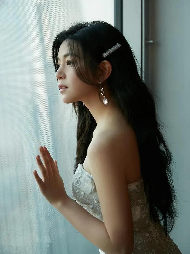 Chen Xiyan is full of fairy spirit, elegant and noble - iNEWS