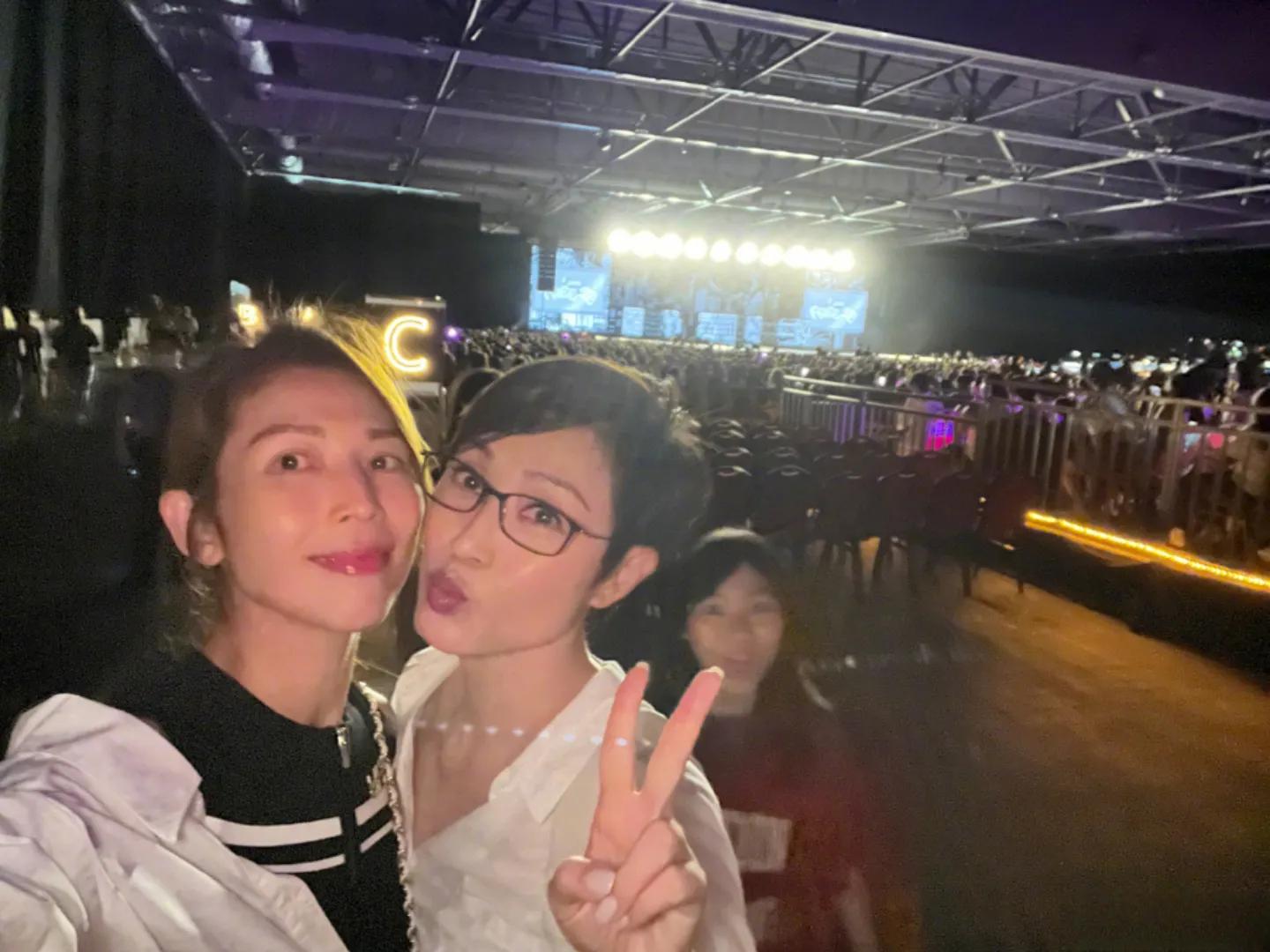 The latest photo of Ada Choi and Chen Farong, the two went to see the ...