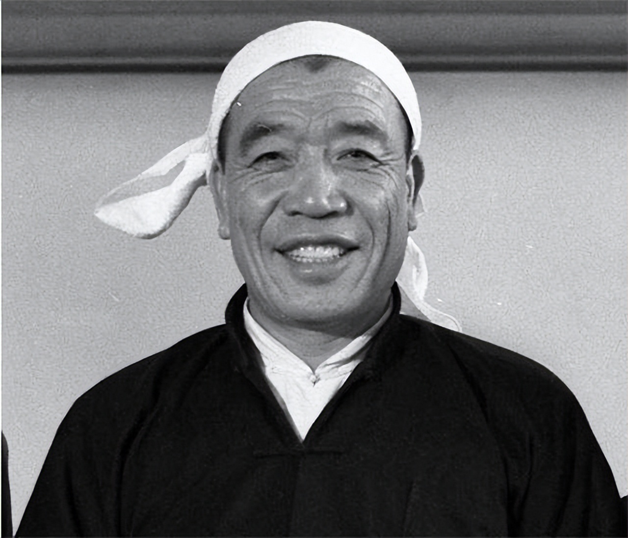 Deputy Prime Minister Chen Yonggui wearing a white turban: The funeral specification caused ...