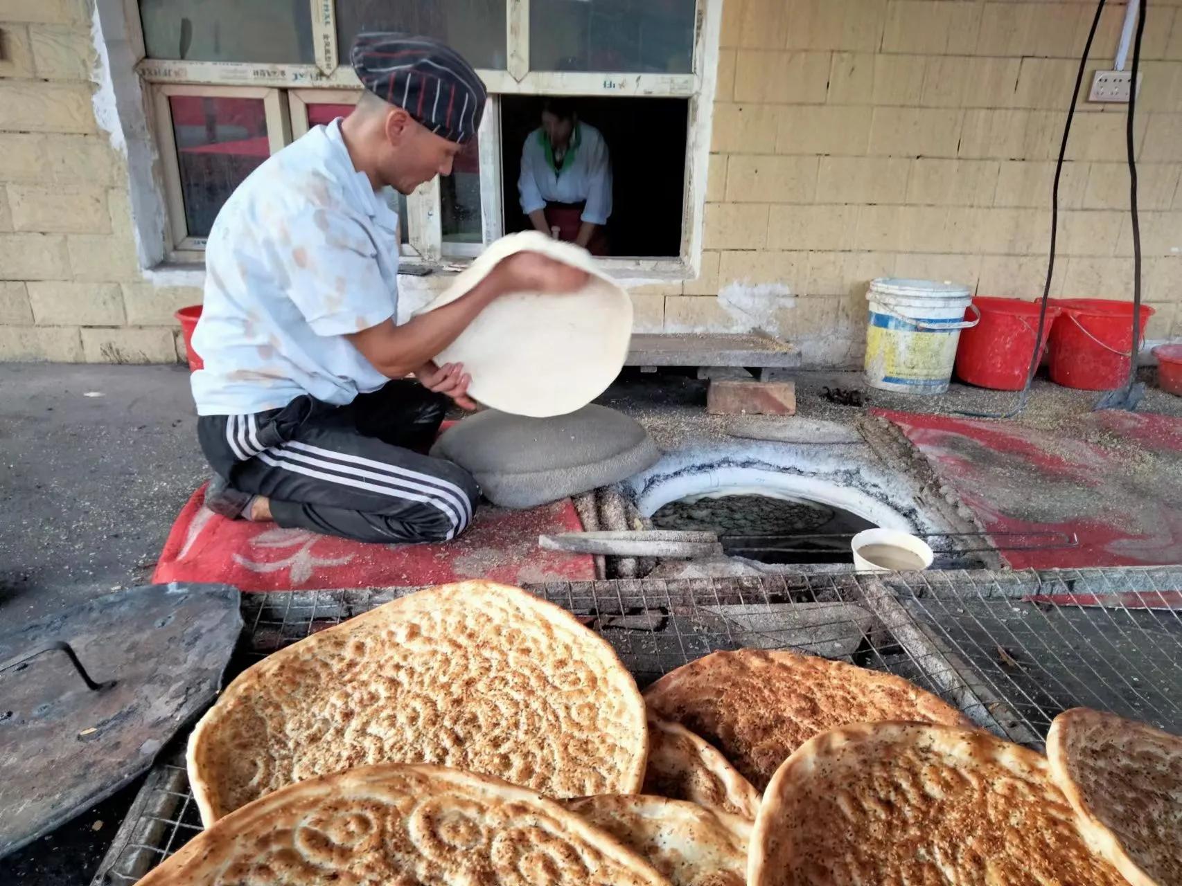 Kuqa naan is so delicious (102) - iNEWS