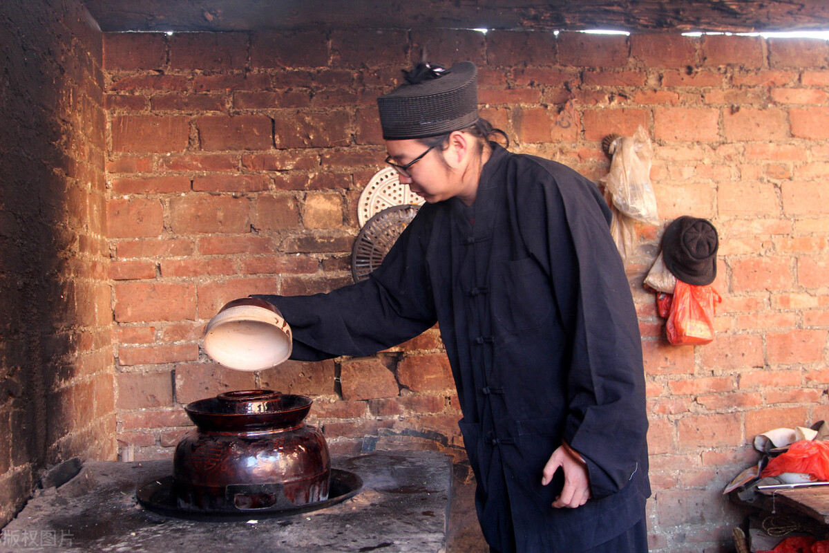 Modern Chinese Translation of Genghis Khan and Qiu Chuji's Discourse on ...