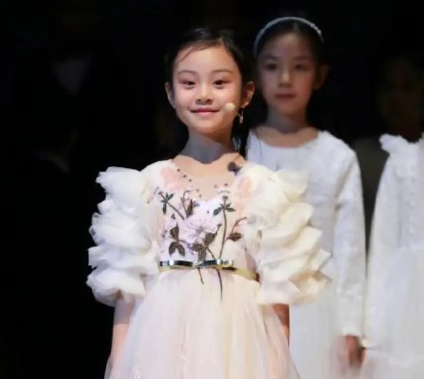 Li Xiaolu and Jia Nailiang's daughter "Tianxin" - Jia Yunxin - iNEWS