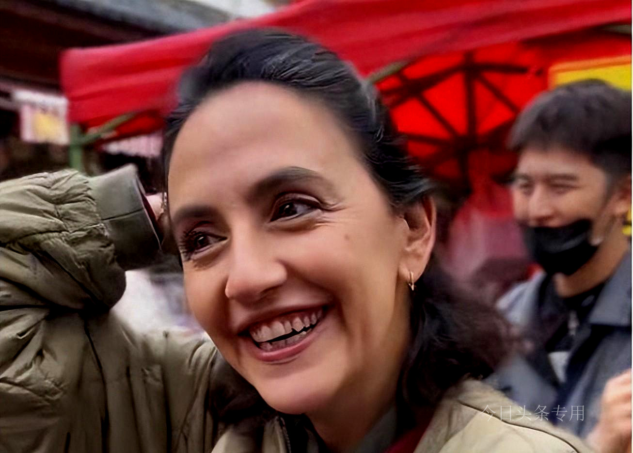 Liu Ye's wife takes her children on a trip, Nuo Yi is dark and strong ...