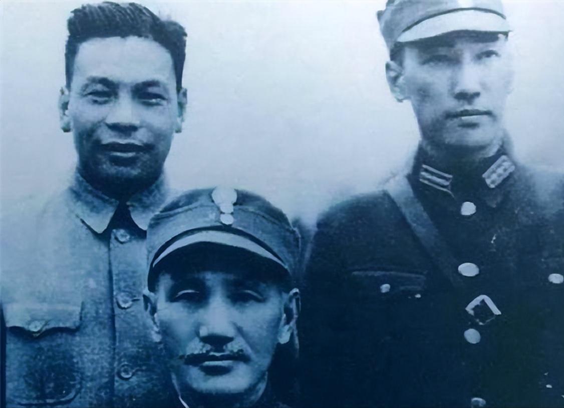 When Jiang Jingguo was dying, he took his younger brother's hand: Come ...