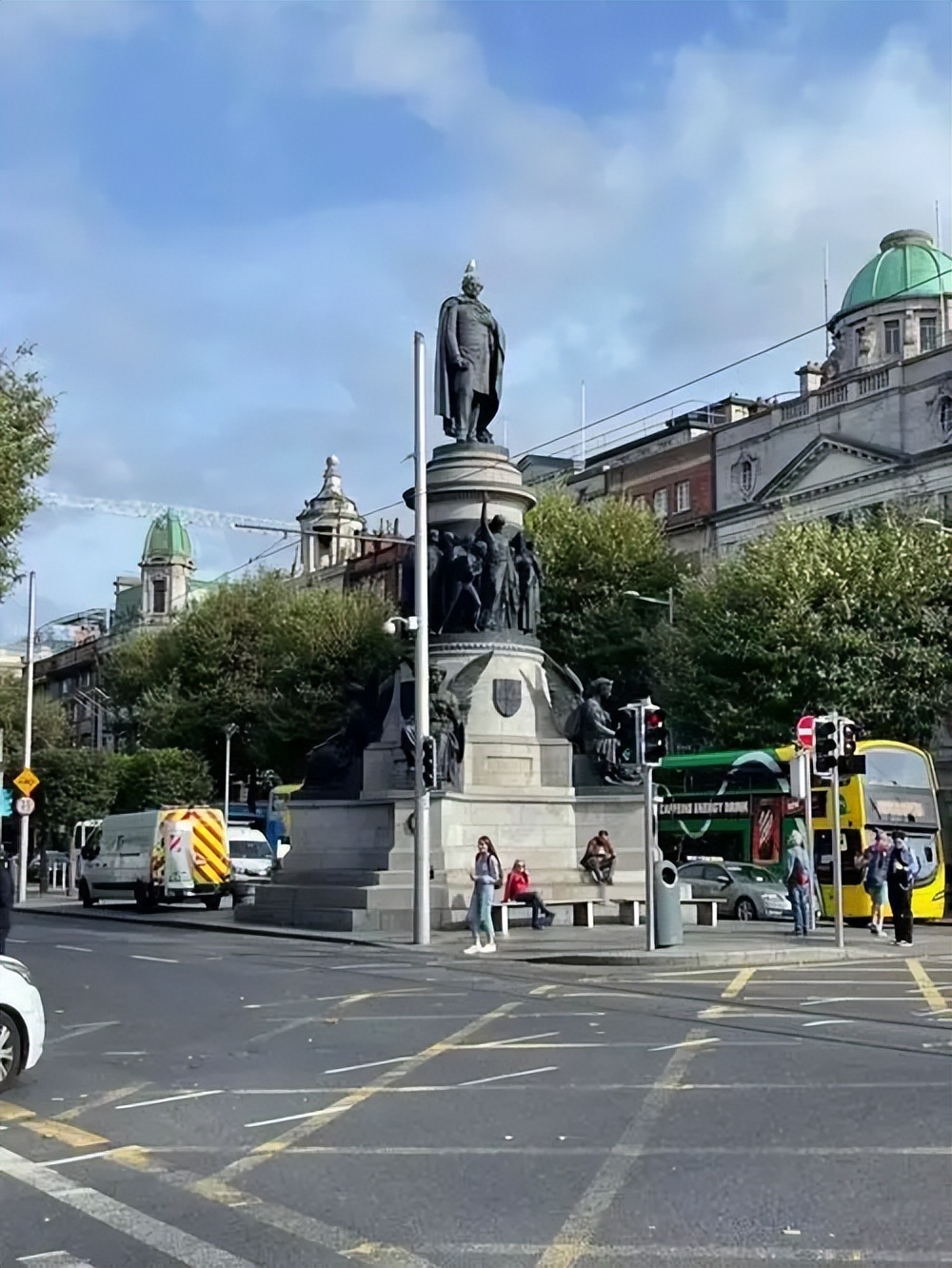 Ireland's famous landmark buildings, classical literary and artistic ...