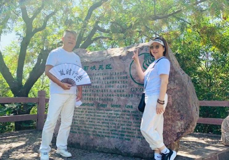 Chen Baixiang rarely posts videos on social platforms, selling himself ...