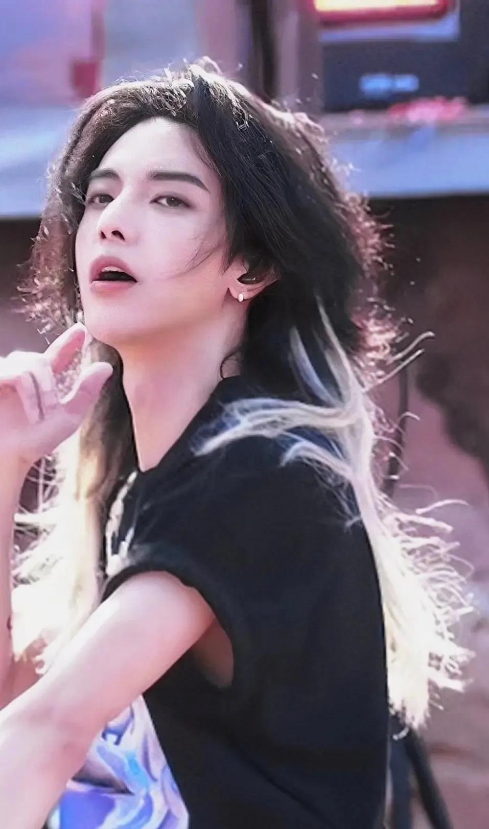 The magician of sound: How does Hua Chenyu's music conquer the audience? - iMedia