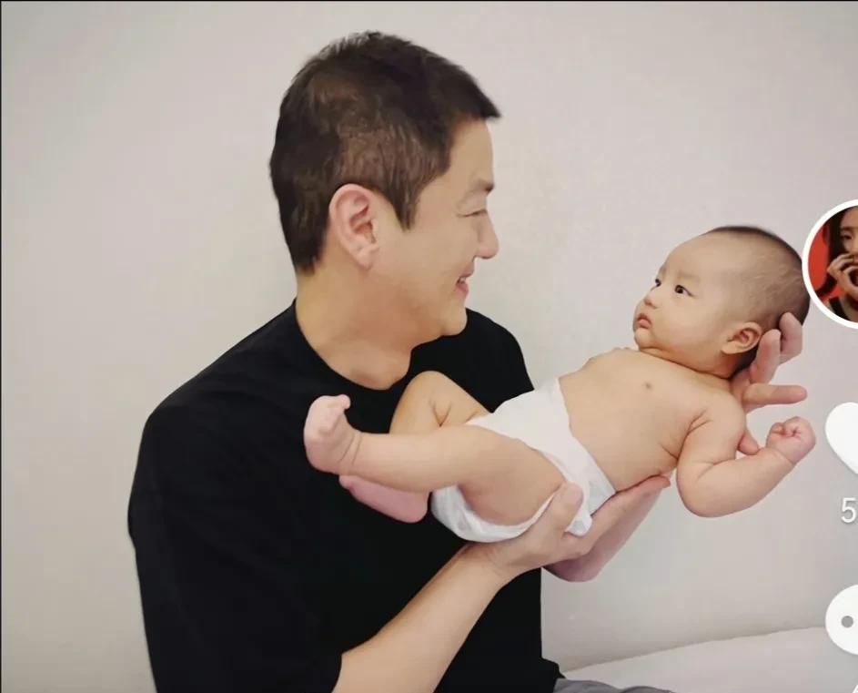 Li Yapeng's lovely wife posted a high-profile article late at night!A ...