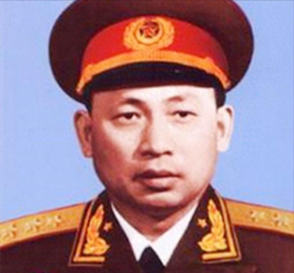 In 1940, Lin Biao took the only formal photo in Moscow. Who was the ...