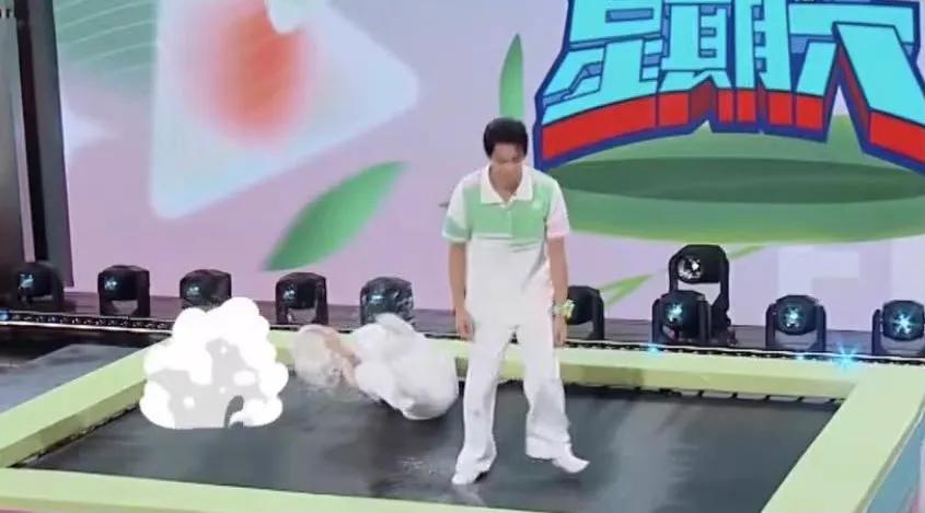 Qin Xiaoxian and Zhang Yanqi do not follow the rules to splash each other, Zhao Lusi becomes the ...