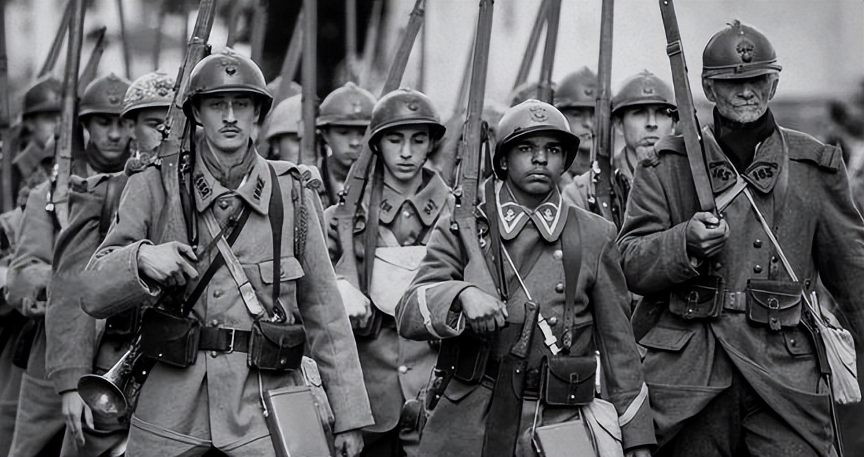 The Lebel rifle can still be seen in World War II, the French standard ...