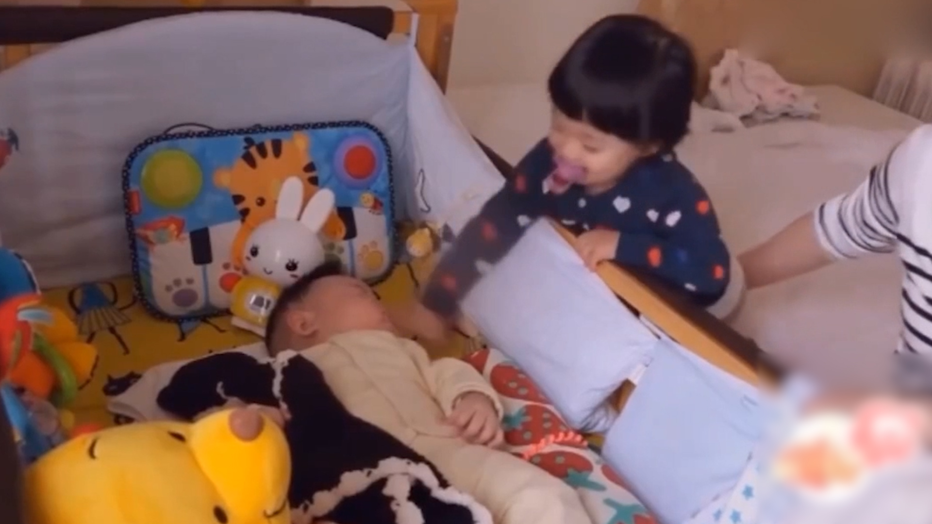 Comparison of Alyssa Chia and Mei Ting's parenting methods: It is also ...