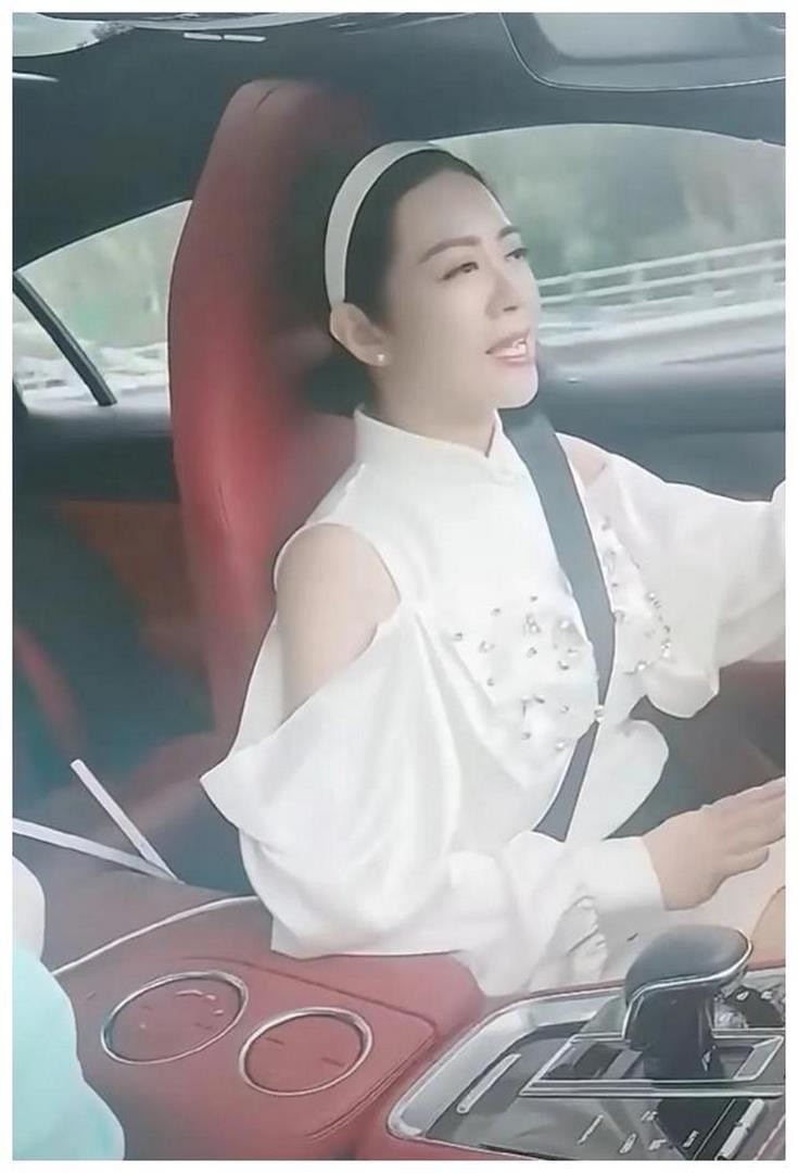 The two weddings became a "demon mirror", the gap between Wang Xiaoli and his ex-wife was clear ...