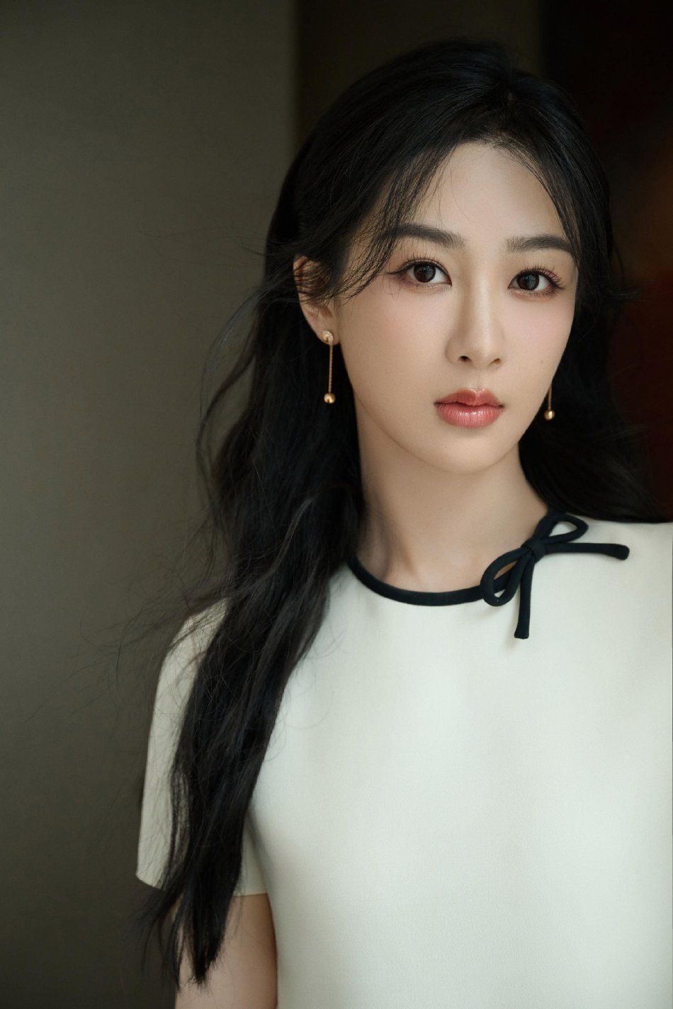 Little fresh! Yang Zi's latest photo is super seductive - iNEWS
