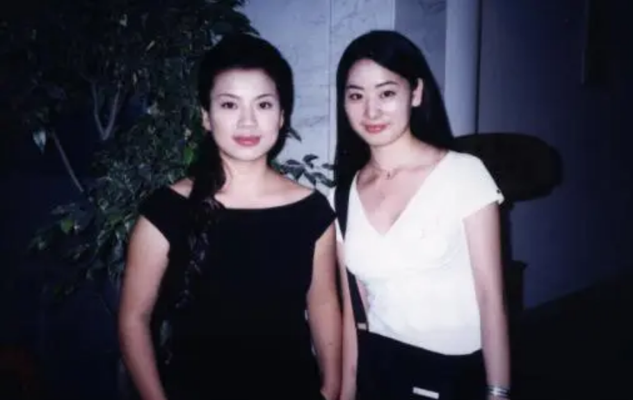 Famous singer Zhang Ye: 27 times on the Spring Festival Gala, 54 years ...