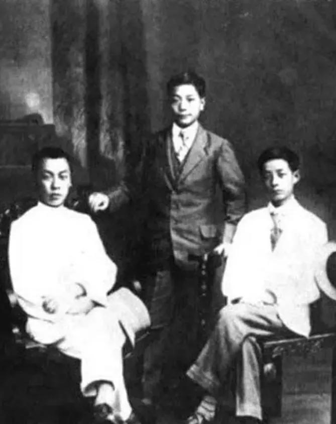 Chapter 3 of The Story of Marshal Chen Yi - iNEWS