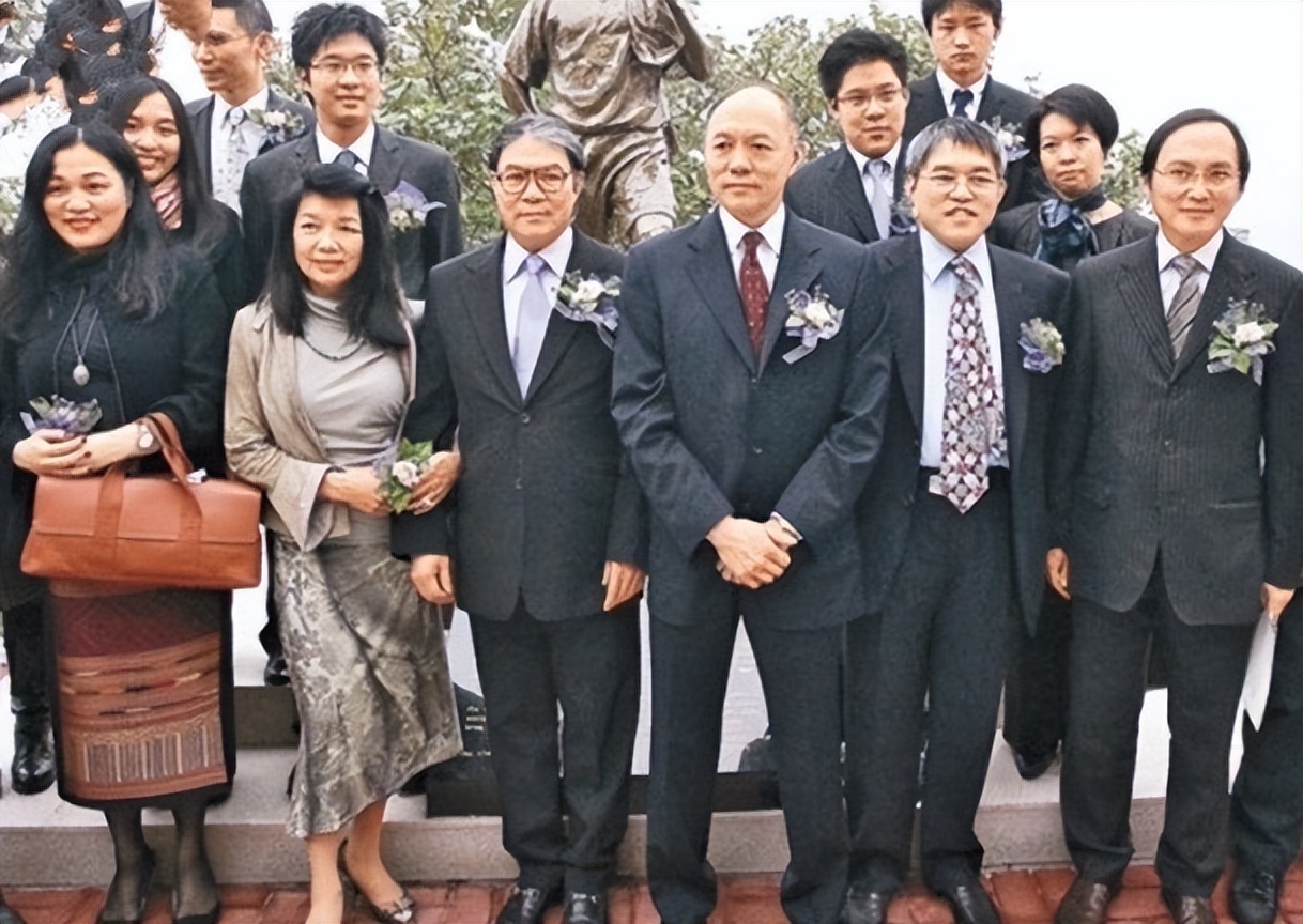 Behind the happiness of the rich wife Zhu Lingling: the second son is ...