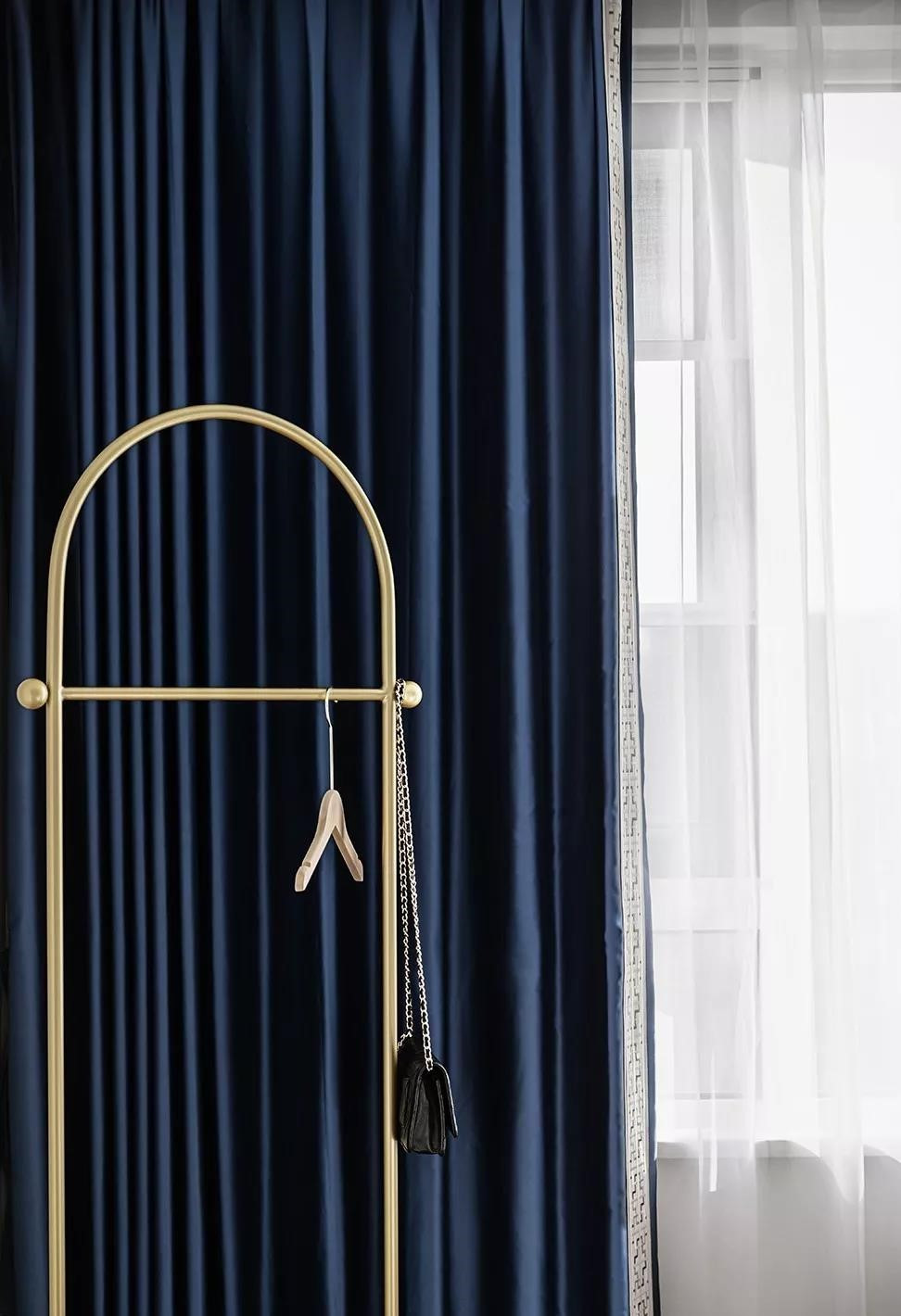 89 square meters reveal elegance in simplicity, and classic blue shapes ...