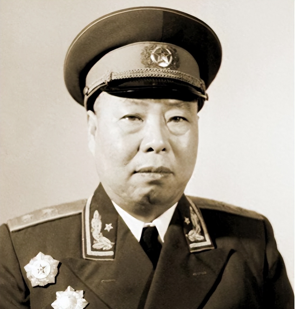 Mismatched qualifications and bad temper: A general's embarrassing ...