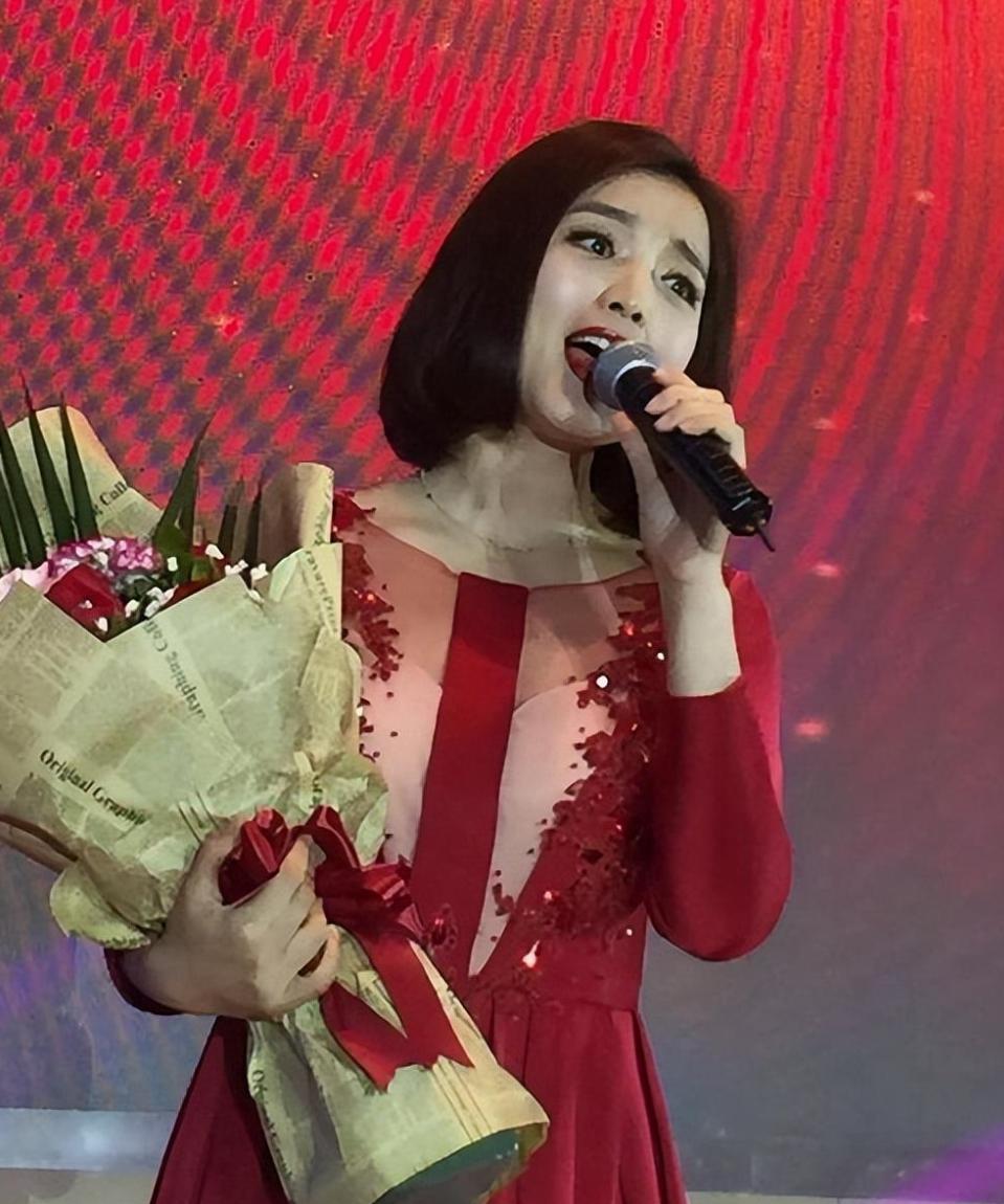 Singer Bai Xue, who has appeared on the Spring Festival Gala seven ...
