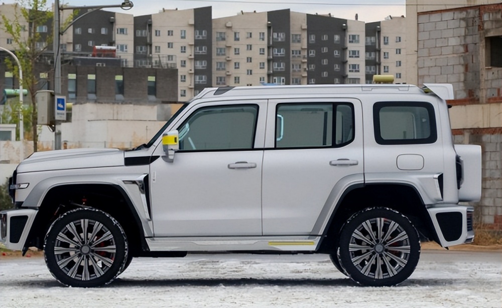 Cyber tank, different colors, different styles - iNEWS