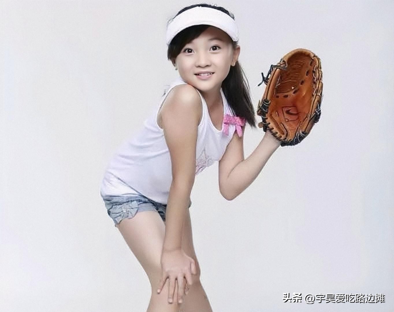 Looking at Lin Miaoke 14 years later, Zhang Yimou feels guilty for her ...