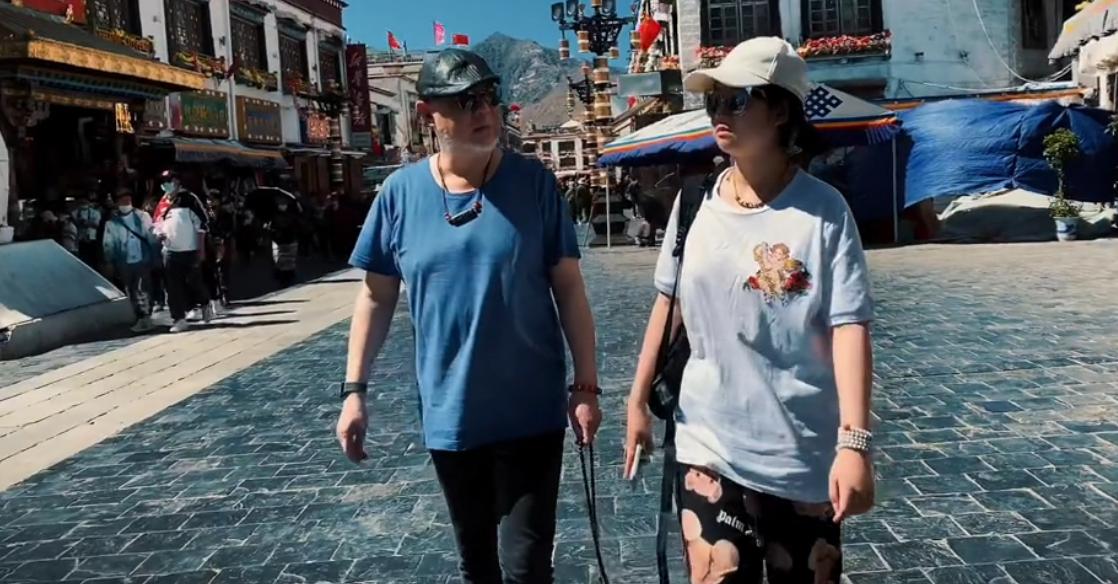 The 60-year-old Huofeng traveled in Tibet and kissed her daughter in ...