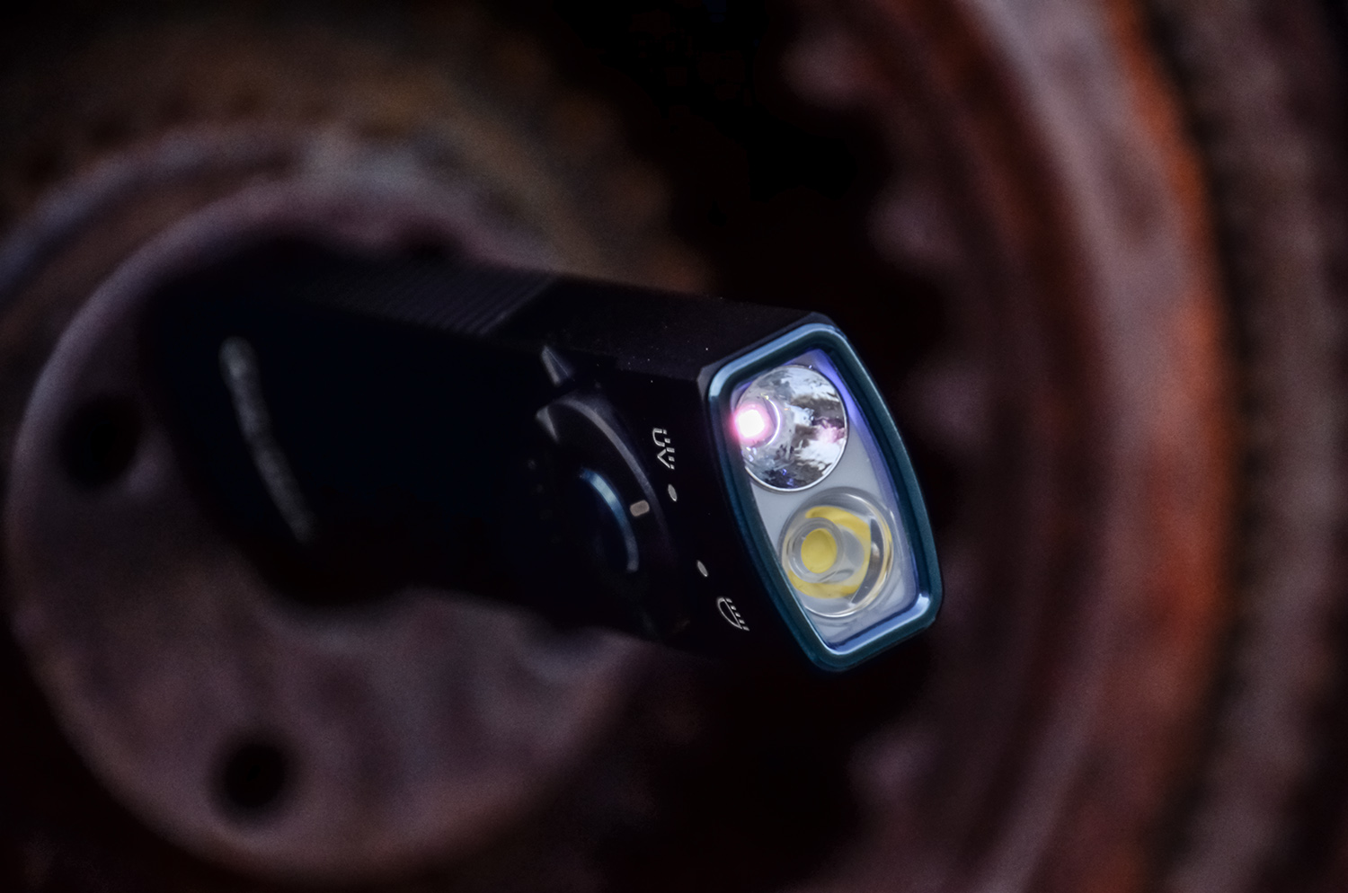 Double lights and eyes, see the world clearly: Commander Aurei UV dual ...