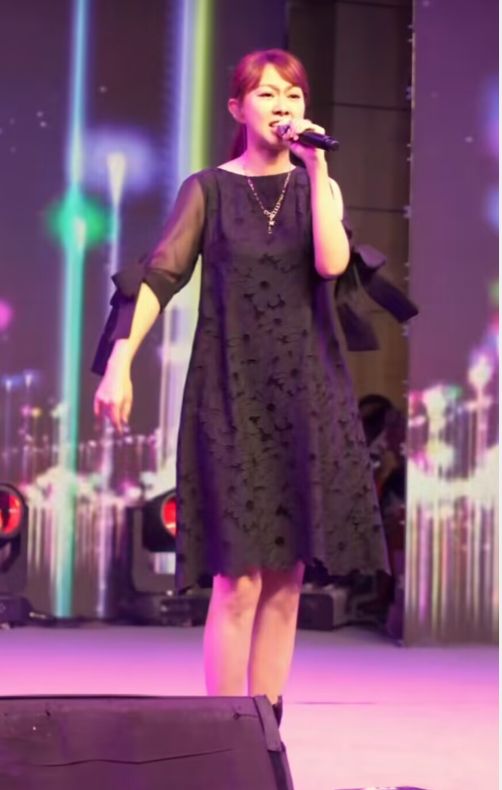 41-year-old Zhuo Yiting appeared in Dazhou Commercial Performance, her ...