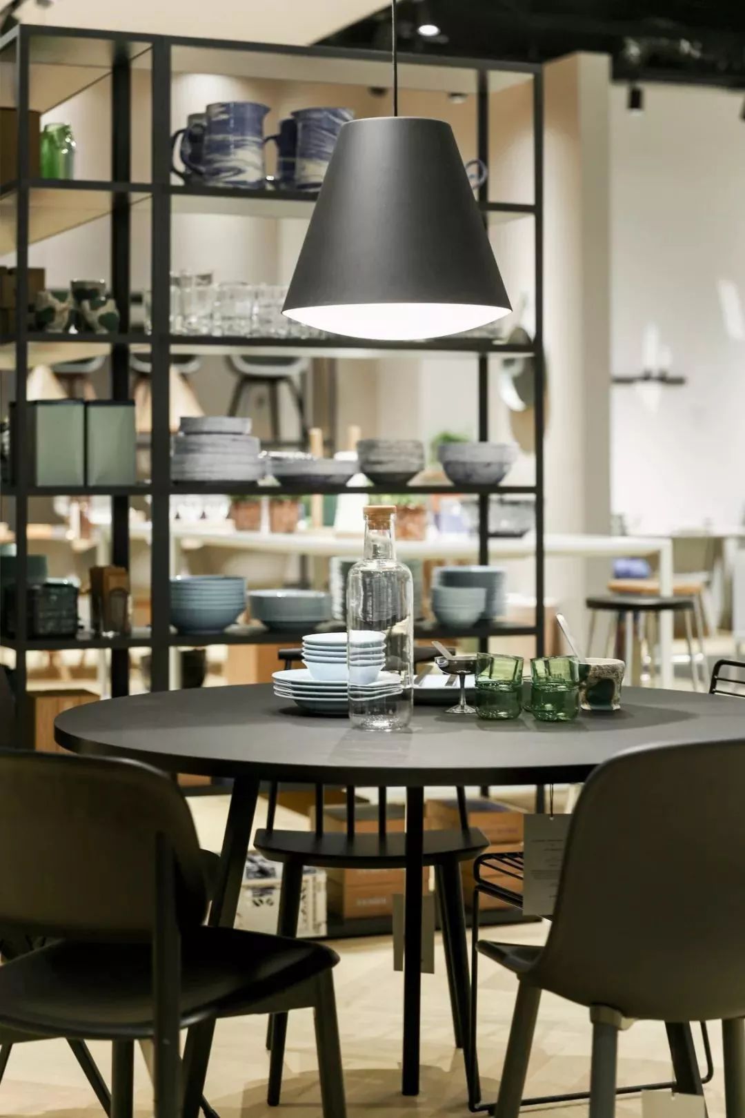 I love it, the imported furniture used in luxury houses is so cheap - iNEWS