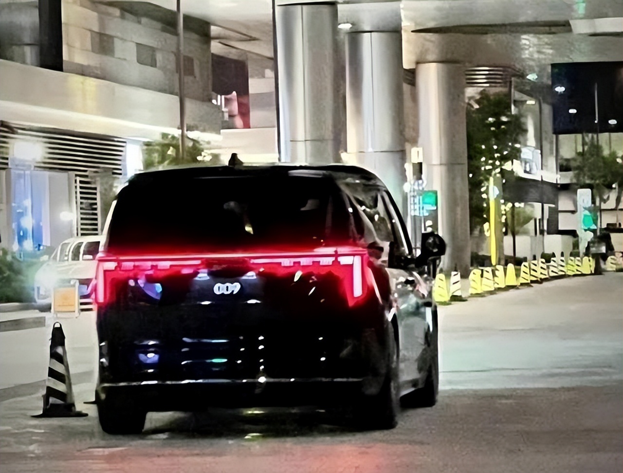 Geely's large MPV appeared, with a wheelbase of over 3 meters + modular ...