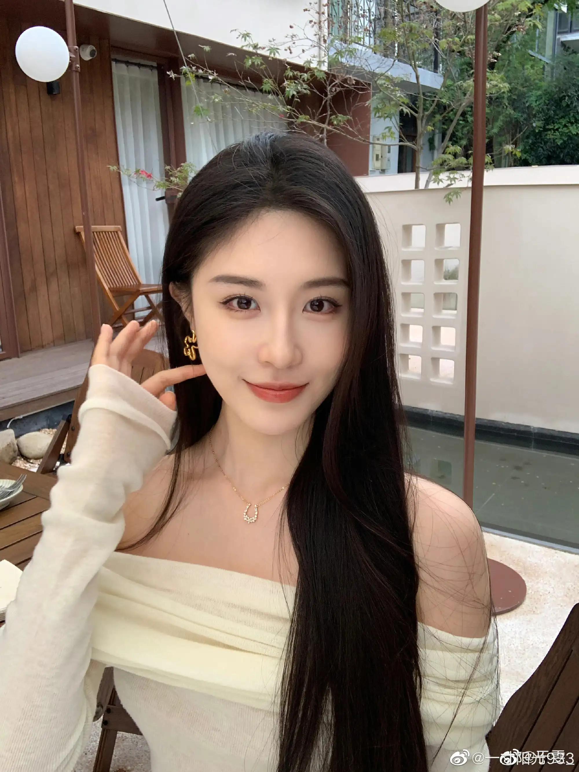 Yu Wen strapless temptation - iMedia