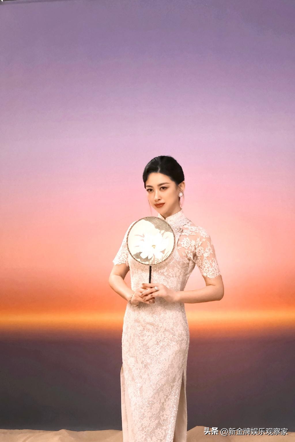 Xie Na, Chengfeng's fifth son, challenged the cheongsam dance, and Zhu ...