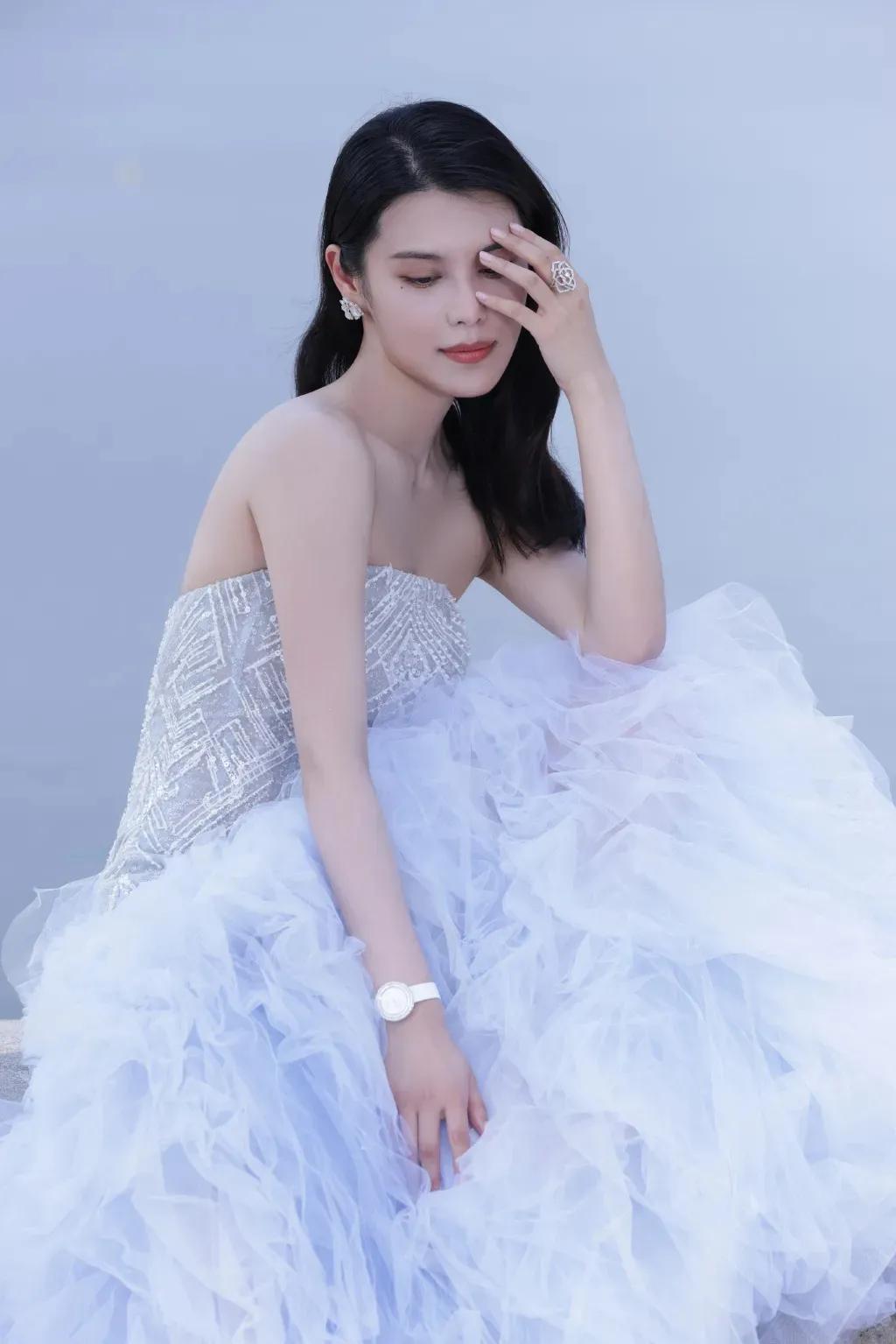 Han Dantong's Wu Lan Xinghe gauze skirt is elegant and moving, and her ...