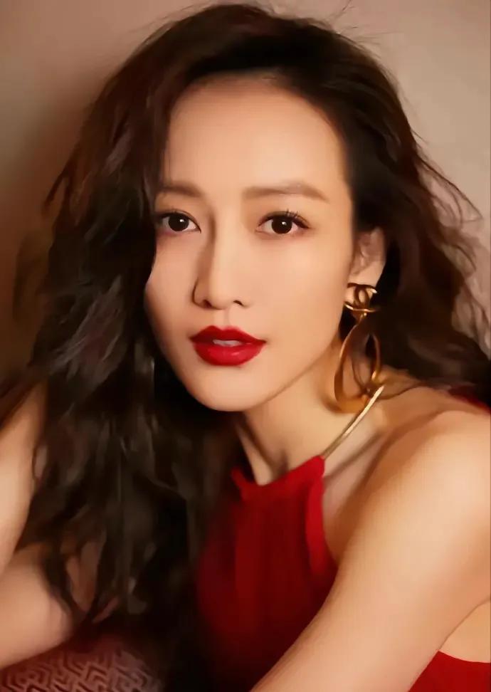 Sexy goddess Wang Ou - iNEWS