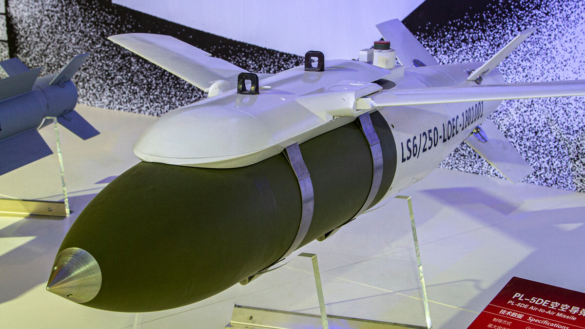 The Russian army used a large number of glide bombs, and the Ukrainian ...