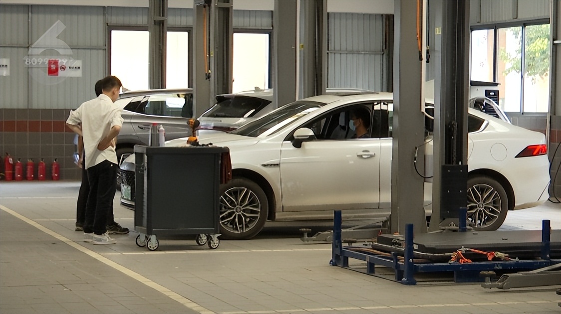 A new energy vehicle with a range of 380 kilometers runs out of power ...