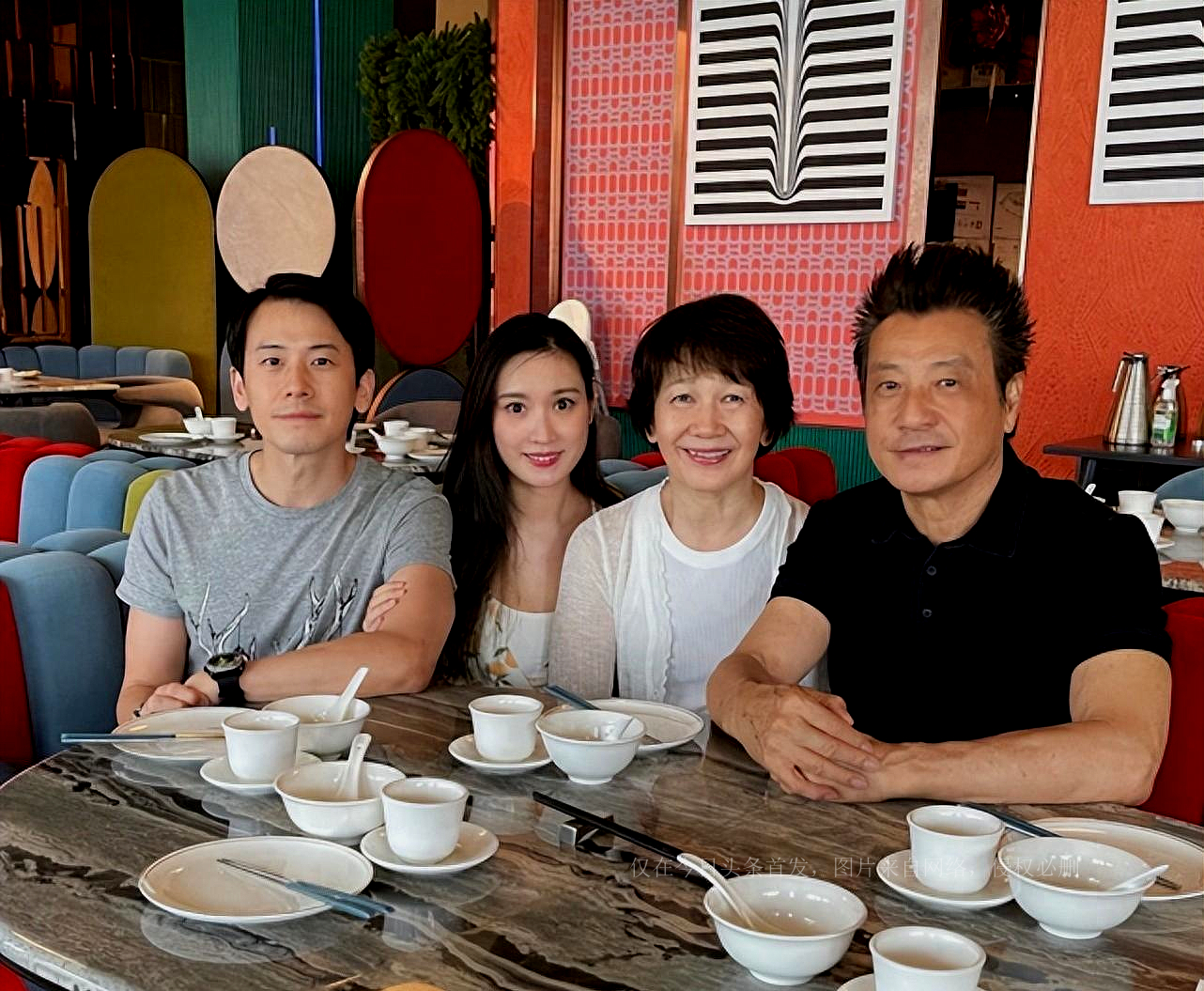 After Shi Xiu became a grandfather, his family photo was exposed for ...