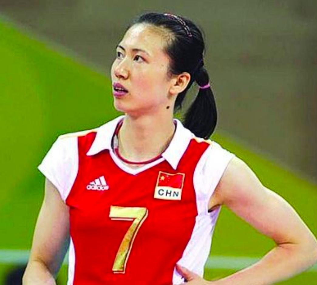 Marriage is ups and downs, career is smooth, Zhou Suhong intends to be at the office level, and ...